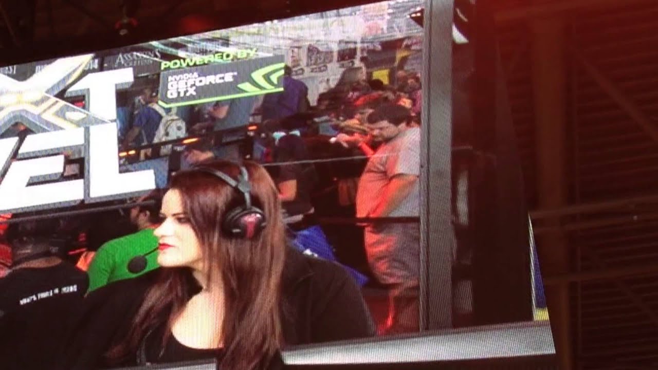 Comic Con Stare Down - YouTube