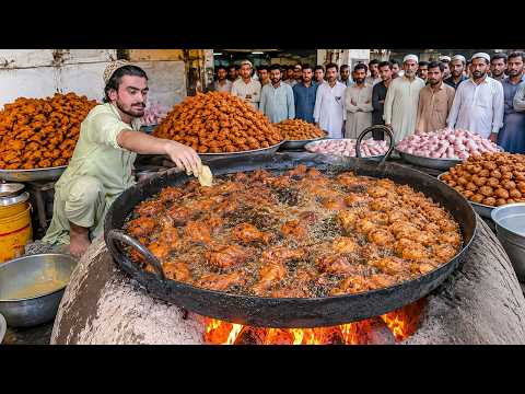 TRADITIONAL CHICKEN PAKORA & CRISPY FRIED CHICKEN COOKING IN PAKISTAN - STREET FOOD PAKORA RECIPE