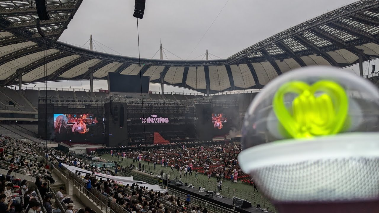 IU (아이유) CONCERT THE WINNING ENCORE VLOG PT8 - YouTube