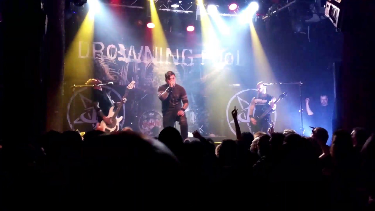 Drowning Pool - Step Up Dallas 12-23-2016 Toys For Tots Show - YouTube