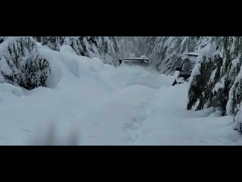 FZJ80 Land Cruiser in deep snow - YouTube
