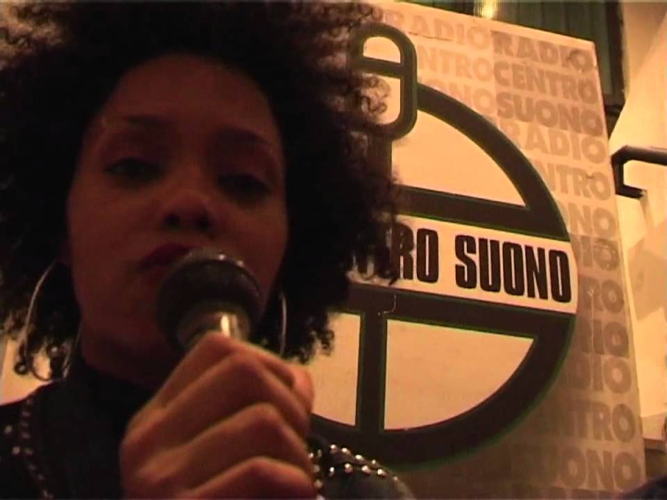 N'Dea Davenport intervista per Radio Centro Suono - YouTube