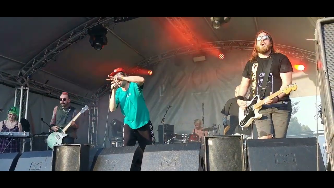 Wonk Unit - Je M'appelle Alex - Cambridge Strawberry Fair 2023 - YouTube