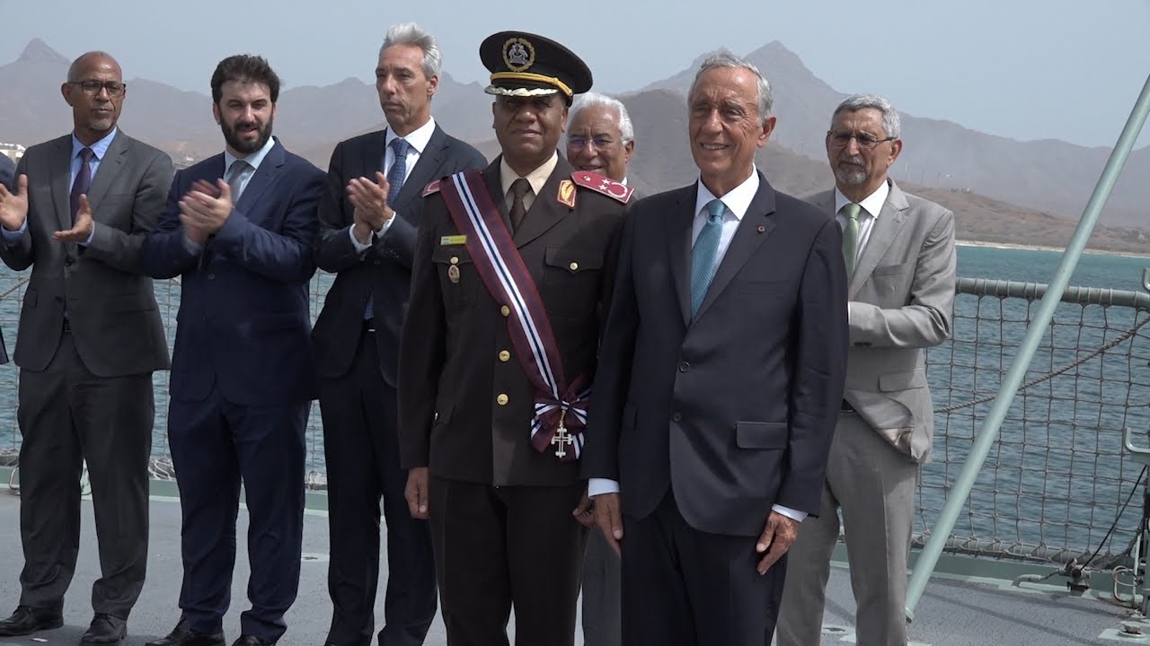 Cerimónia de Condecoração do Chefe do Estado-Maior das Força Armadas de ...