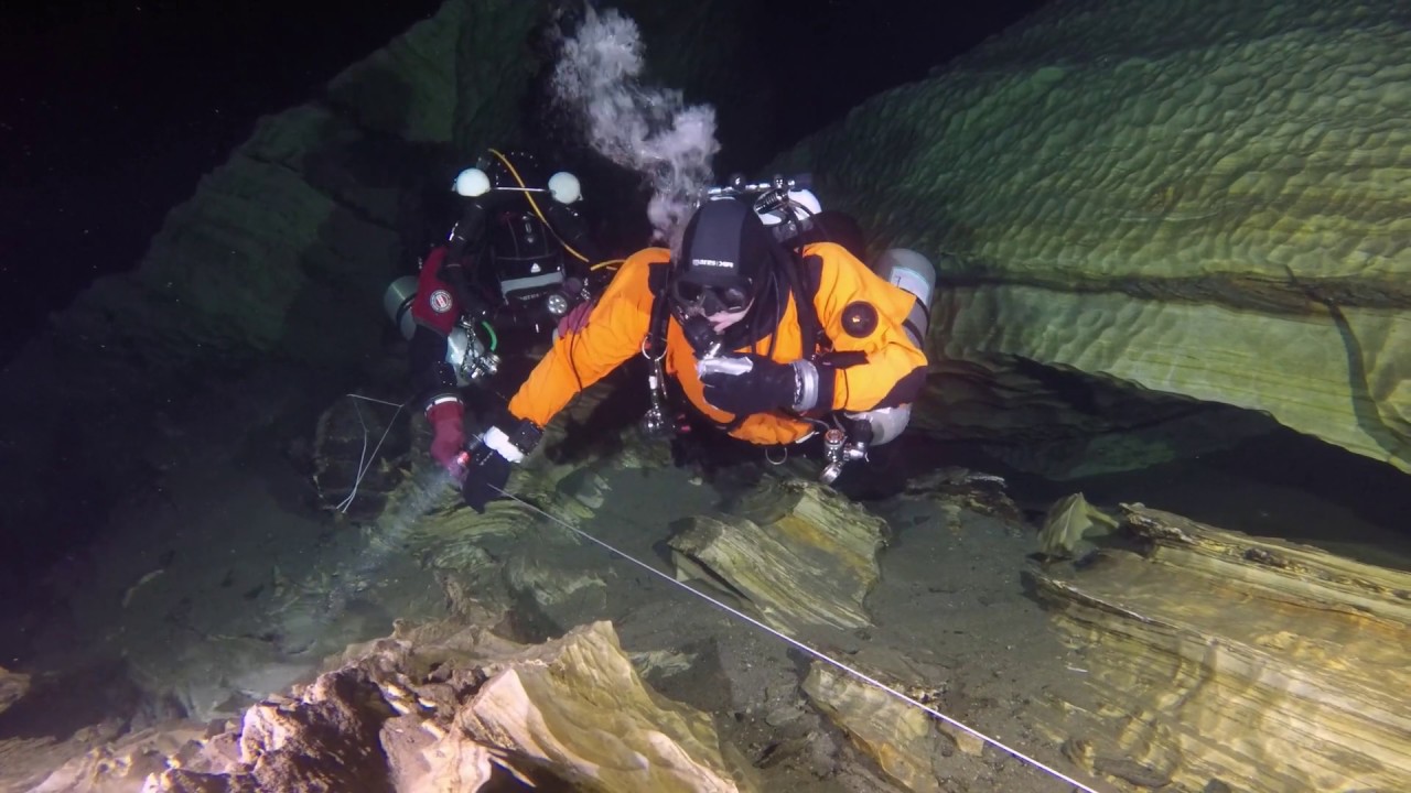 Blind exit on cavern course at Plura cave - YouTube