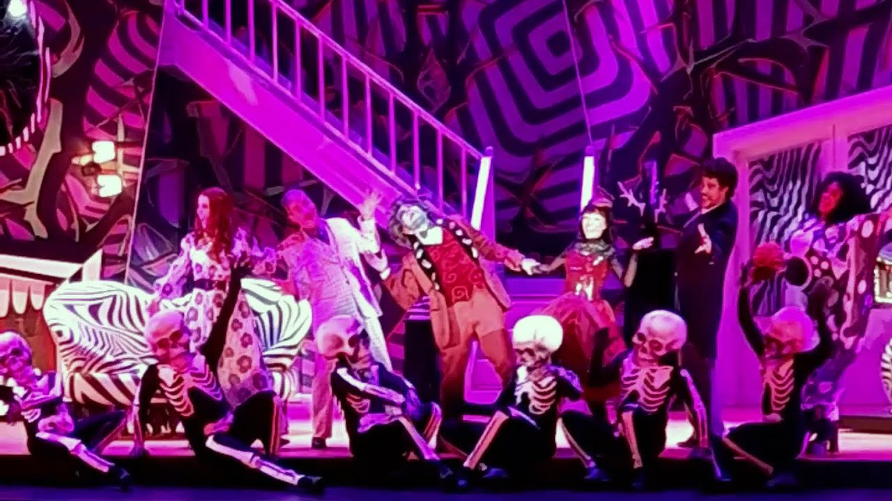 Beetlejuice O Musical Brasil - Creepy Old Guy | Lara Suleiman (2023 ...