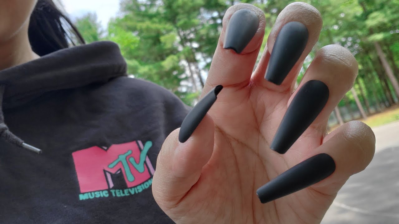 Public ASMR Outdoor Lofi Tapping Scratching Collab w/@ASMRJADE - YouTube