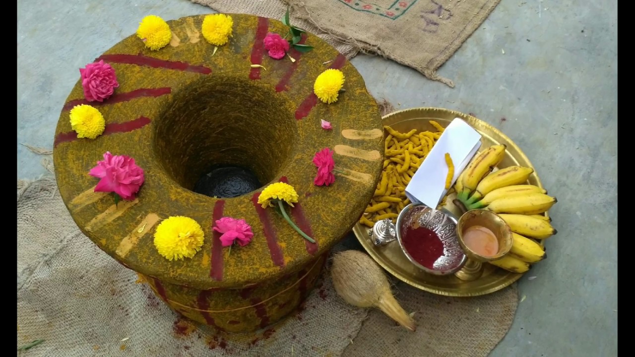 పసుపు కొట్టాడం || పసుపులేటి వారి పెళ్లి వేడుక || Pasupuleti's Pasupu ...