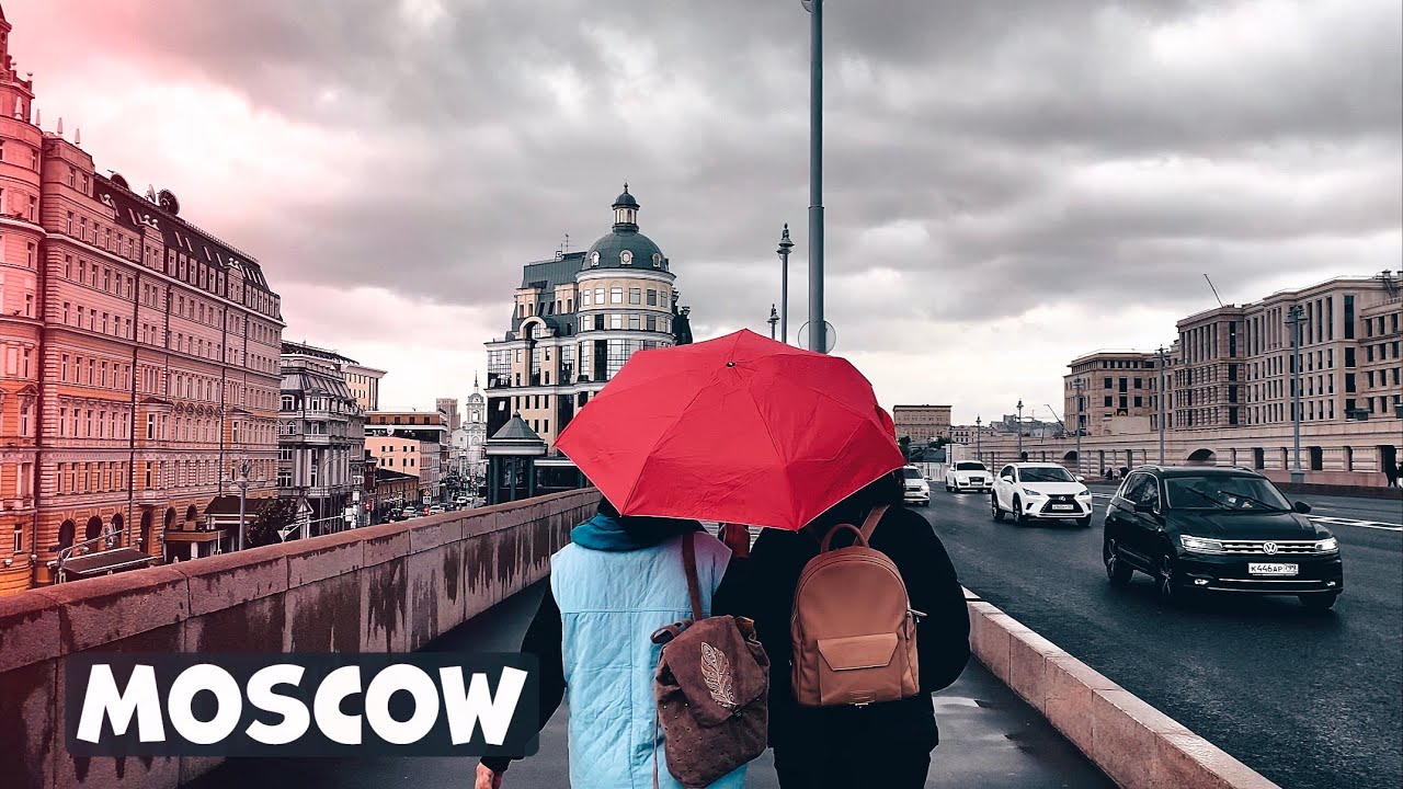 🇷🇺 [4K] RUSSIA, MOSCOW | Great walk around Moscow in the rain ☔️ and ...