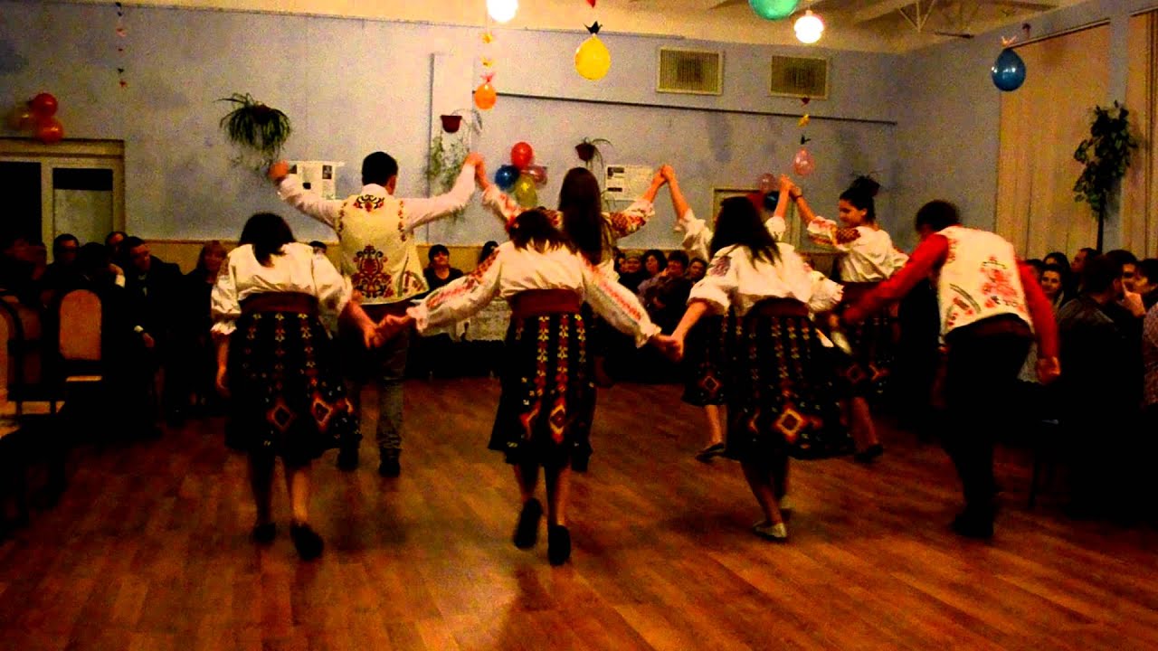 Basmaluta Clasa 12-a "U" LTH(Intilnirea cu absolventii 2013) - YouTube