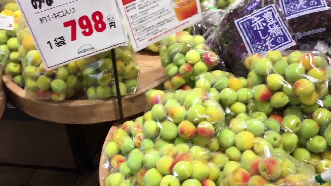 Japanese Shop Sells Perfect Fruits as Luxury Items Tokyo-Japan. 日本果物屋 ...