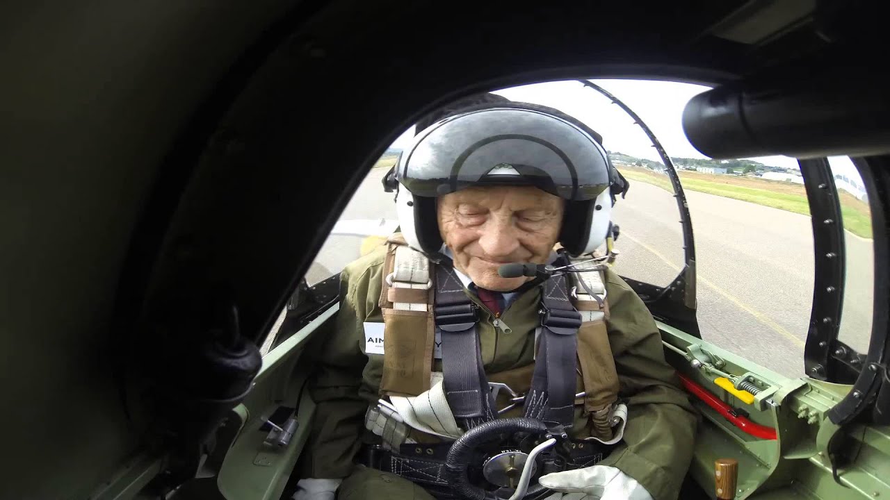 WWII Spitfire pilot fly again (timelapse) - YouTube