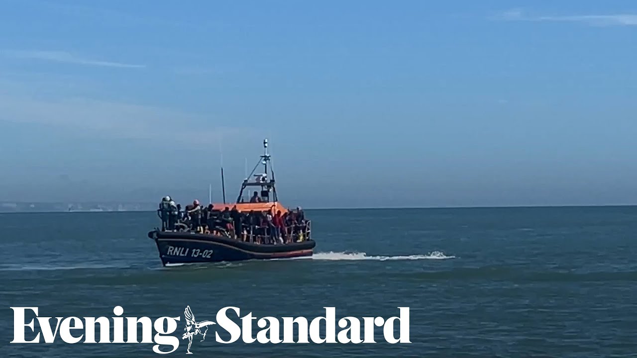 Small boat arrivals continue as Channel crossings set to top 17,000 ...