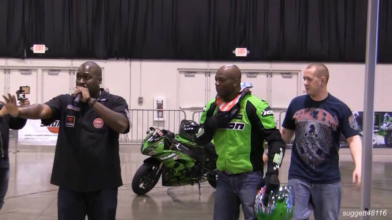 Jason Britton & Eric Hoenshell stunt bike show 1-08-2011 - YouTube