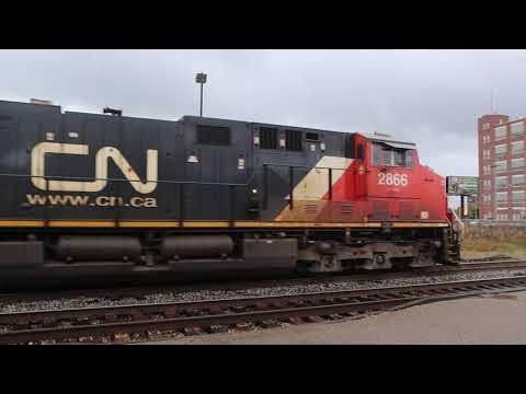 CN 2866 {ES44AC} & CN 3209 {ET44AC} Moving A Westbound Mixed Freight 9/26/22 - YouTube
