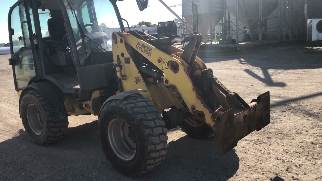 Wacker Neuson WL36 Loader - YouTube