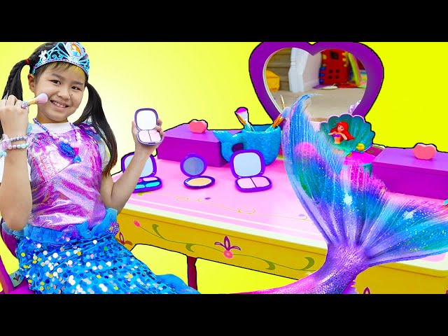 Jannie and Andrew Pretend Play Kids Makeup Kit Toys - Videos For Kids