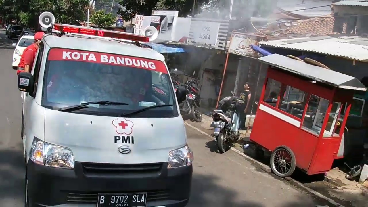 Penyemprotan mobil PMI Kota Bandung - YouTube