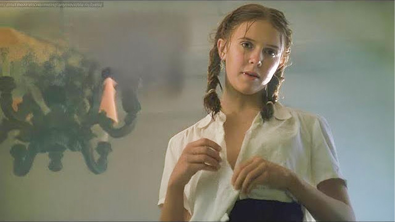 The GIRL Tries To Achieve Her Goal By Any Means. - YouTube