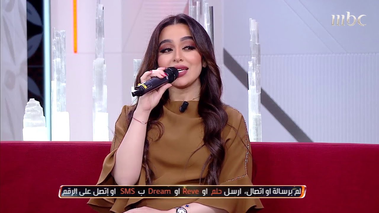 الفنانة الإماراتية أريام تغني للشيخ زايد رحمة الله عليه في صدى الملاعب ...