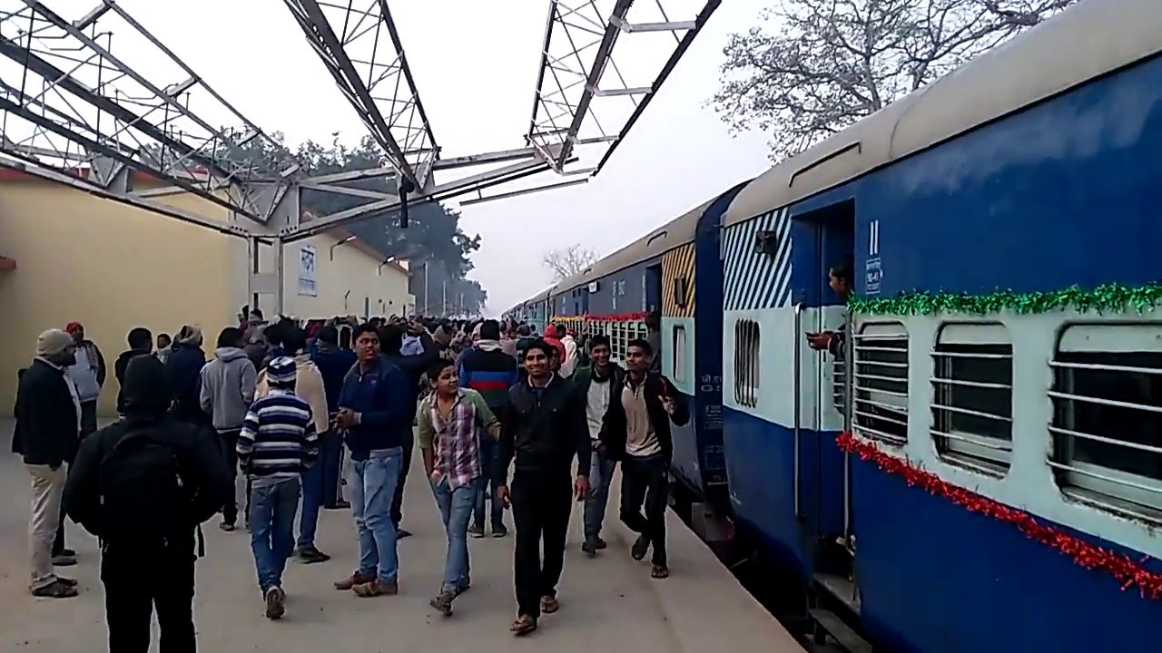 Chhapra To Mashrakh 1st Train Badi Line 10-01-2017 - YouTube