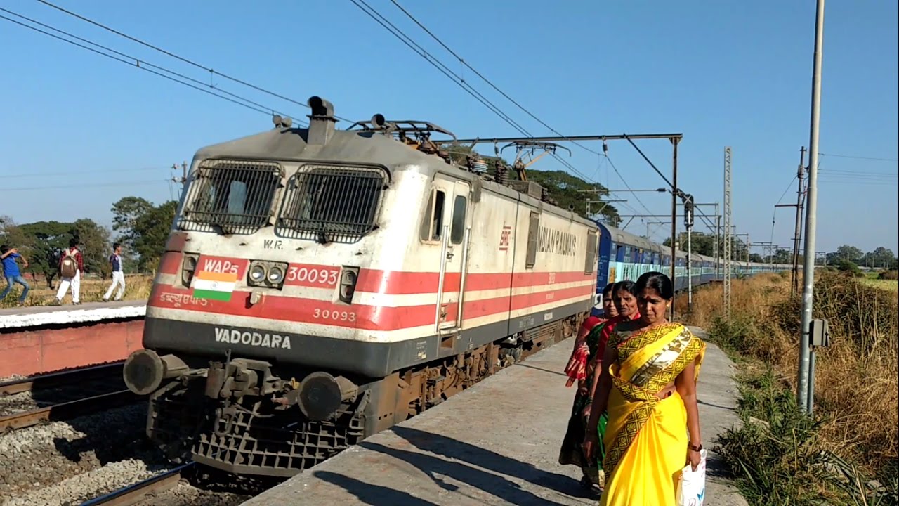 Pune - Indore Superfast Express curving into Begdewadi with BRC WAP-5 ...