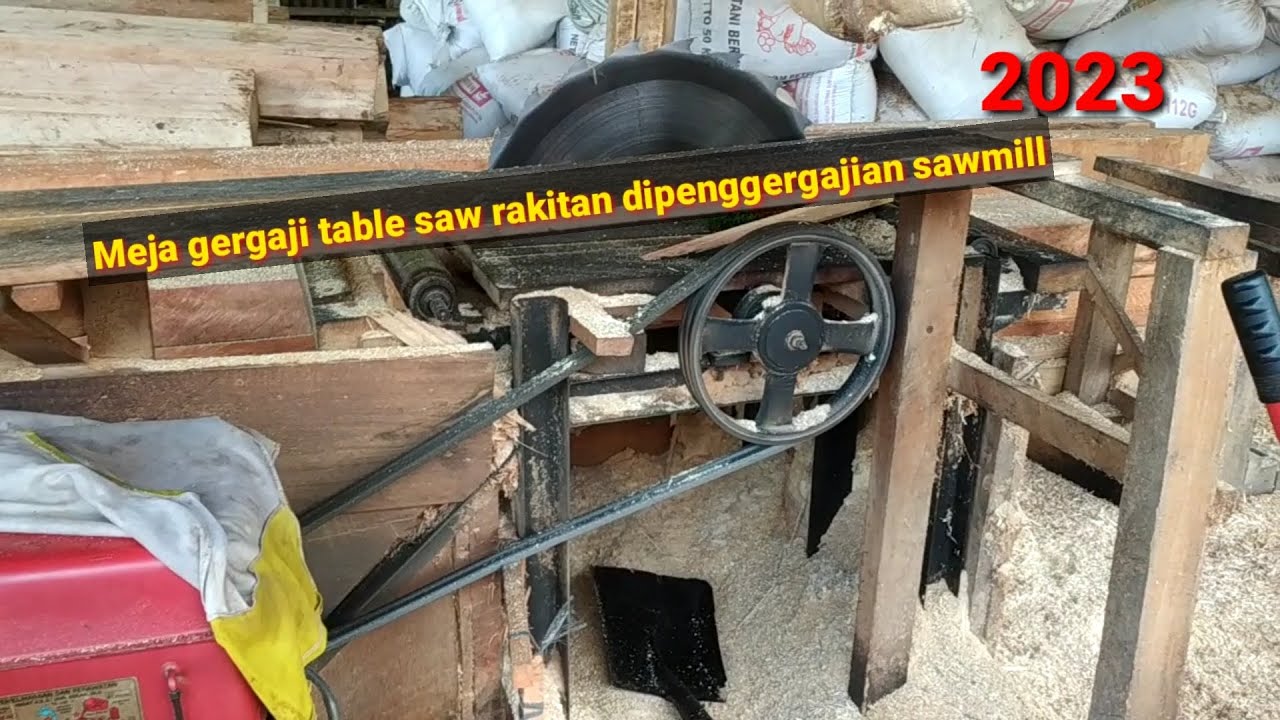 meja gergaji serkel kayu table saw rakitan di penggergajian sawmill ...