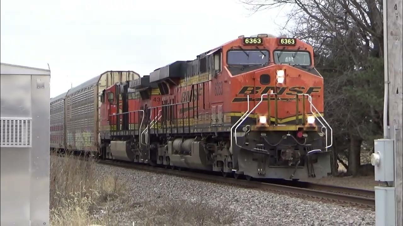 BNSF Barstow Sub WB Vehicle train at Linroth with pacing January 22, 2025 - YouTube