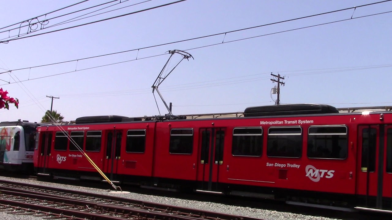 MTS Trolley - Siemens S70 UCSD Blue Line #4047 Passes L Street - YouTube