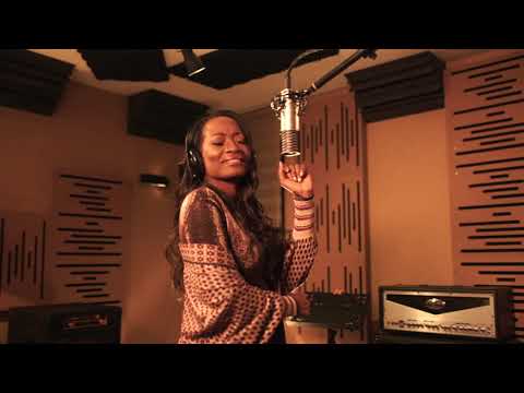 Della Miles_Yalnızım Ben (Official Video)