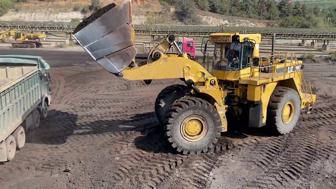 Caterpillar 990 Wheel Loader Loading Coal On Trucks - Ektor Ate - YouTube