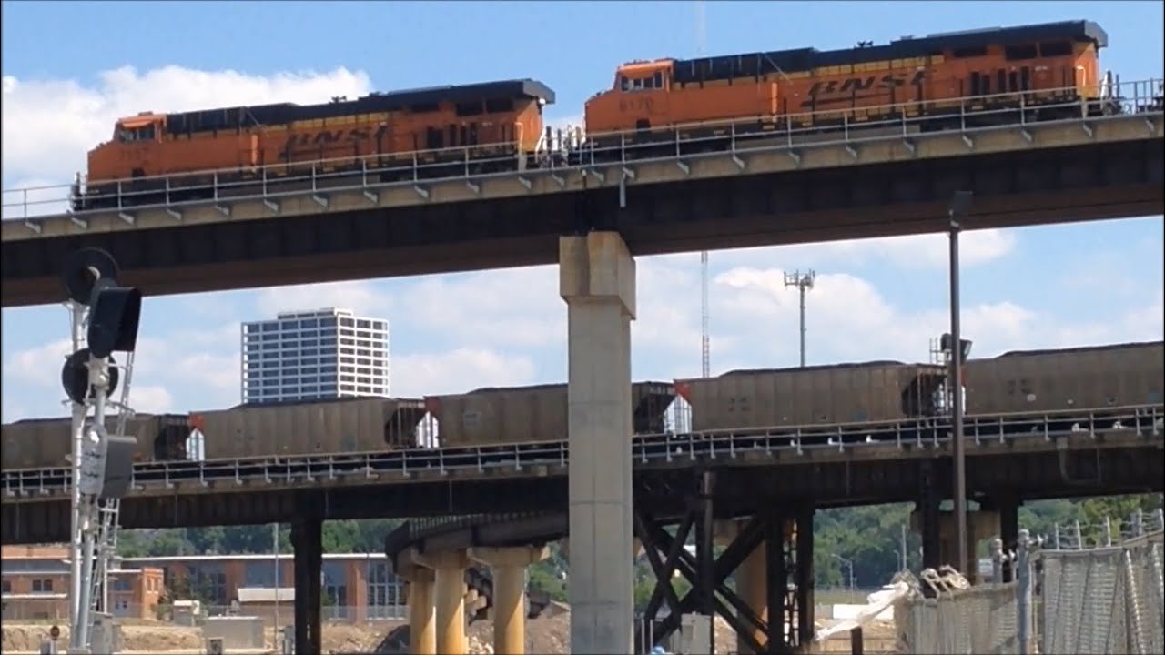 13 Trains in 90 minutes - Railfanning Santa Fe Junction in Kansas City ...