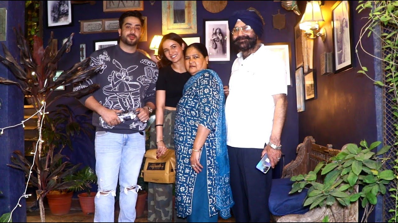 Aly Goni, Jasmin Bhasin with Mom Dad, is Wedding on Card? - YouTube