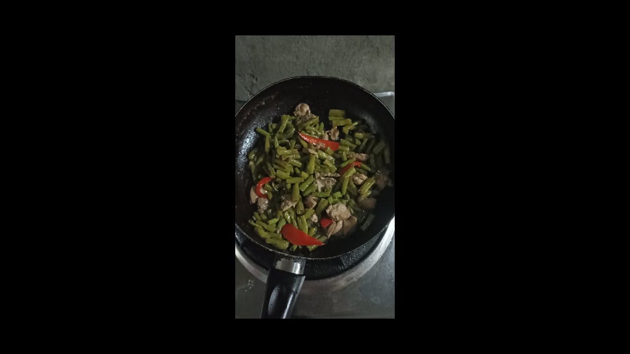 Adobong balatong na may halong manok at pidadang sili. - YouTube