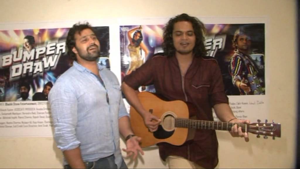 Composer Rahul Mishra with singer Mudasir Ali perform at the Bumper ...