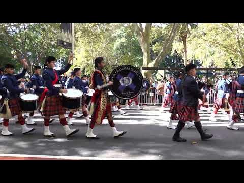 KNOX GRAMMAR SCHOOL PIPES AND DRUMS ANZAC DAY MARCH 2024. - YouTube
