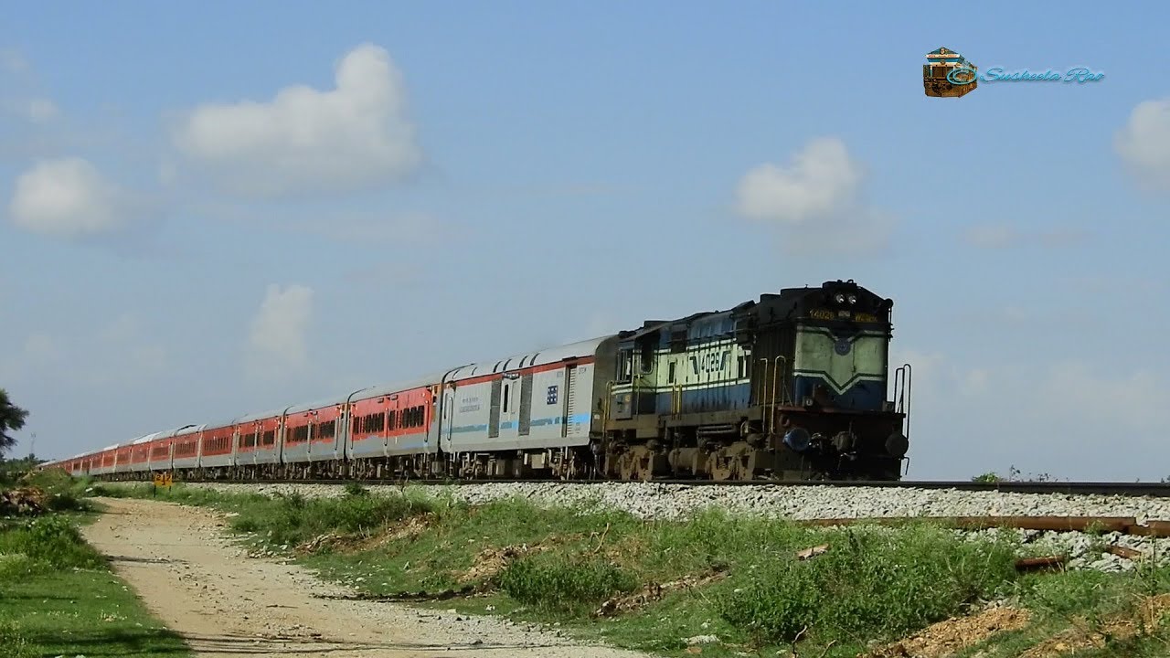 Vid - 398 - 16544 Hubballi Jn YPR Weekly Express startles us as it ...