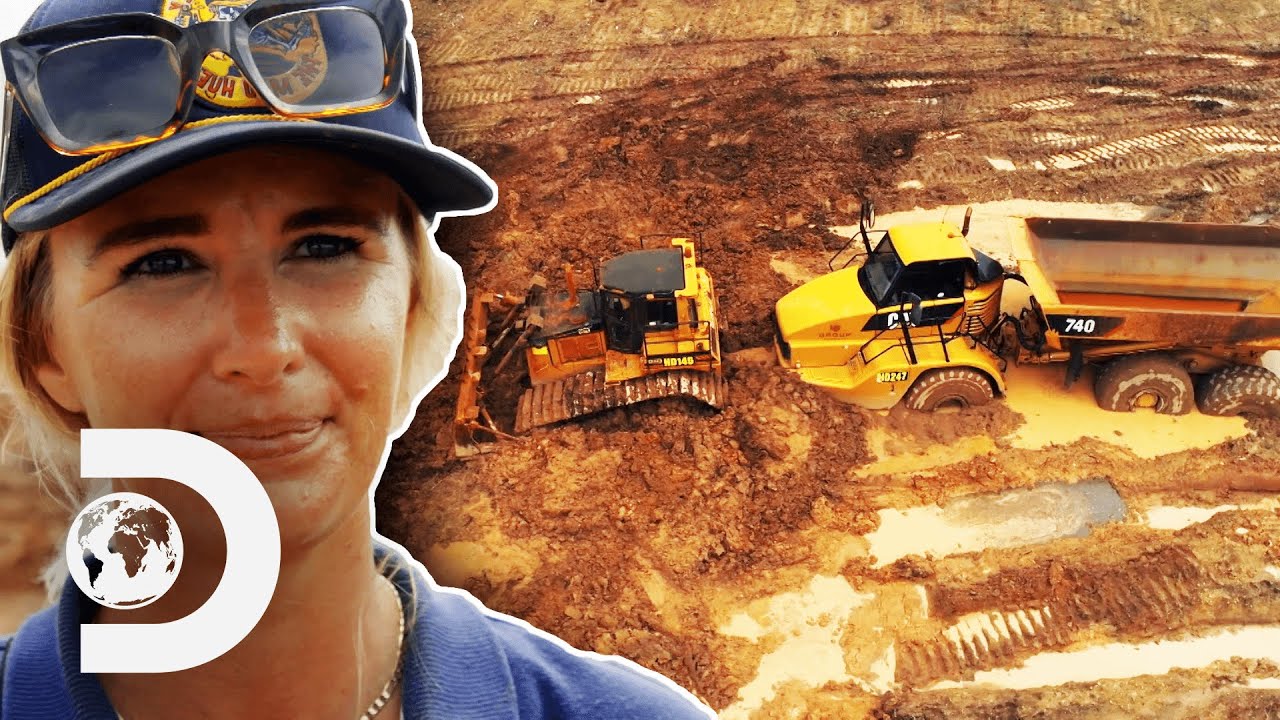 Team Salvage Pull A Moxy And Dozer Out Of Deep Thick Mud | Aussie ...
