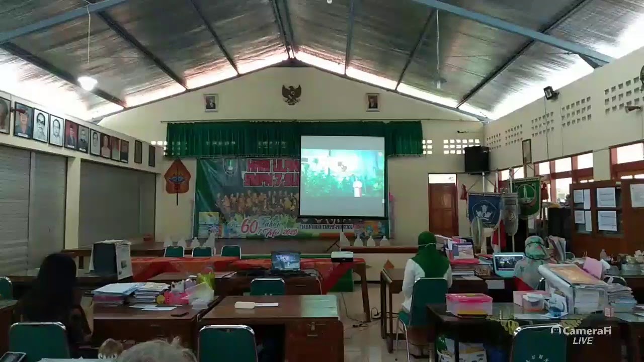 smpn 7 surakarta's broadcast - YouTube