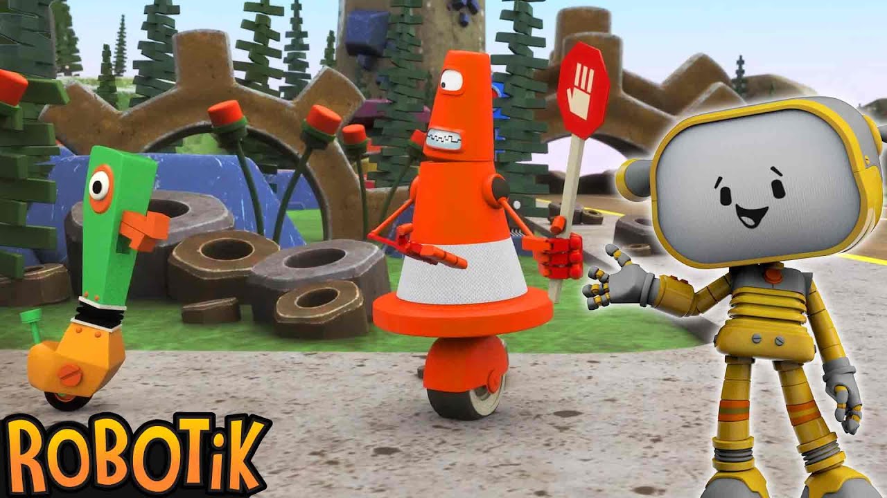 Cross Road Safely | Funny Robot Cartoons | Robotik Cartoons - YouTube