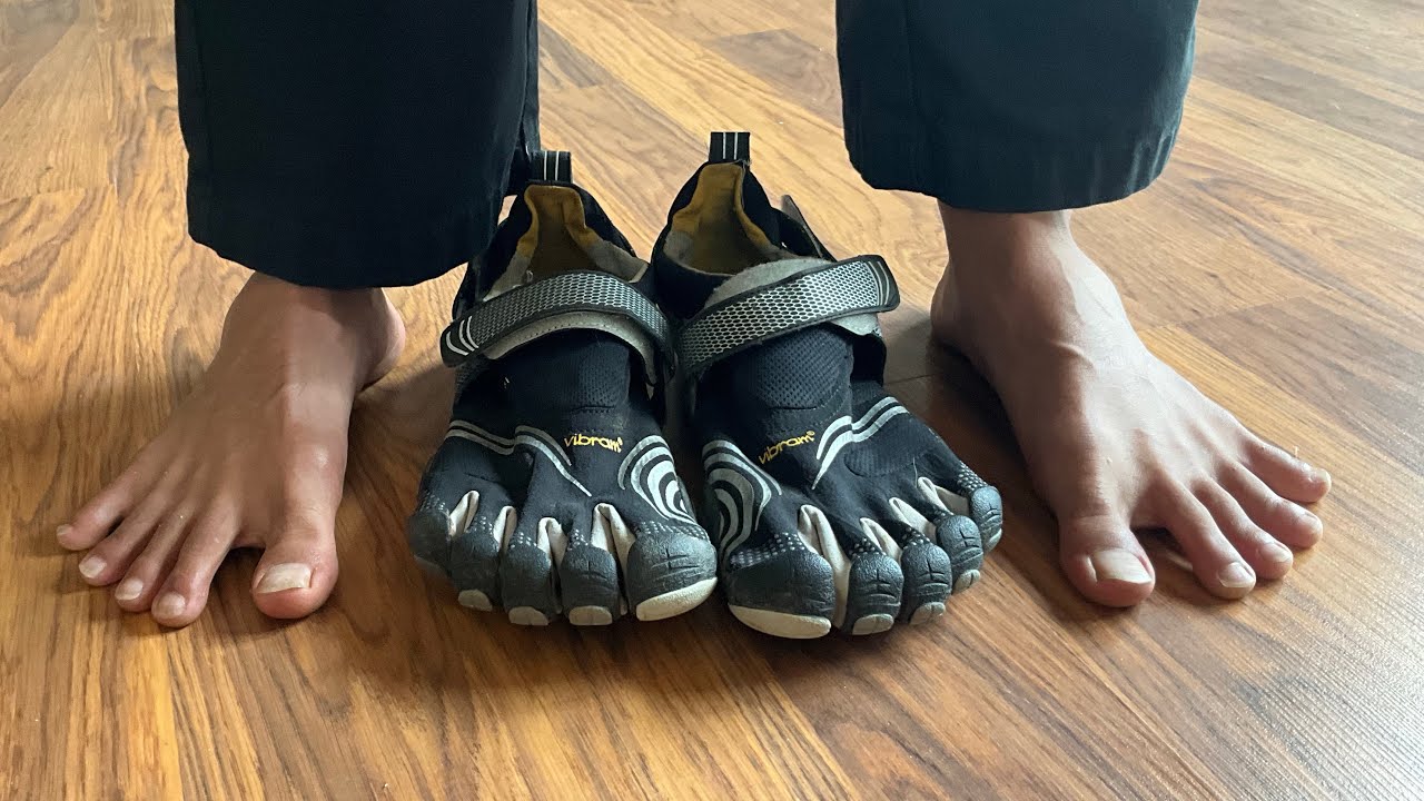 Vibram toe shoe Review - YouTube