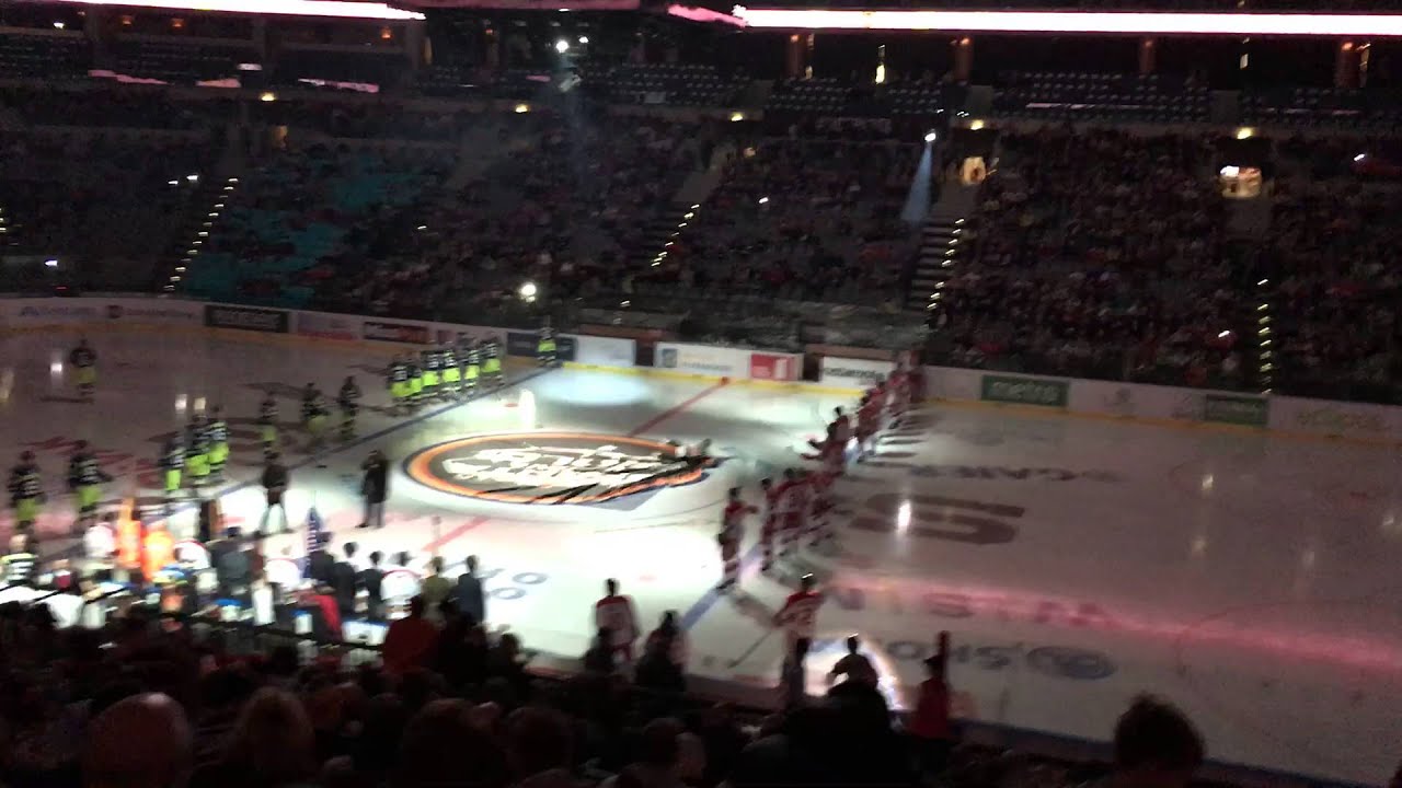 Hokejový rozhodčí P. Lacina jde k zemi - YouTube