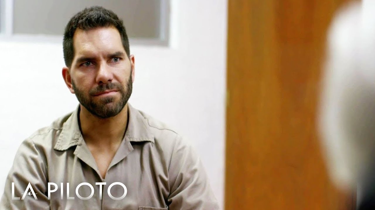 La Piloto 2 | John es extorsionado para que recupere su libertad - YouTube