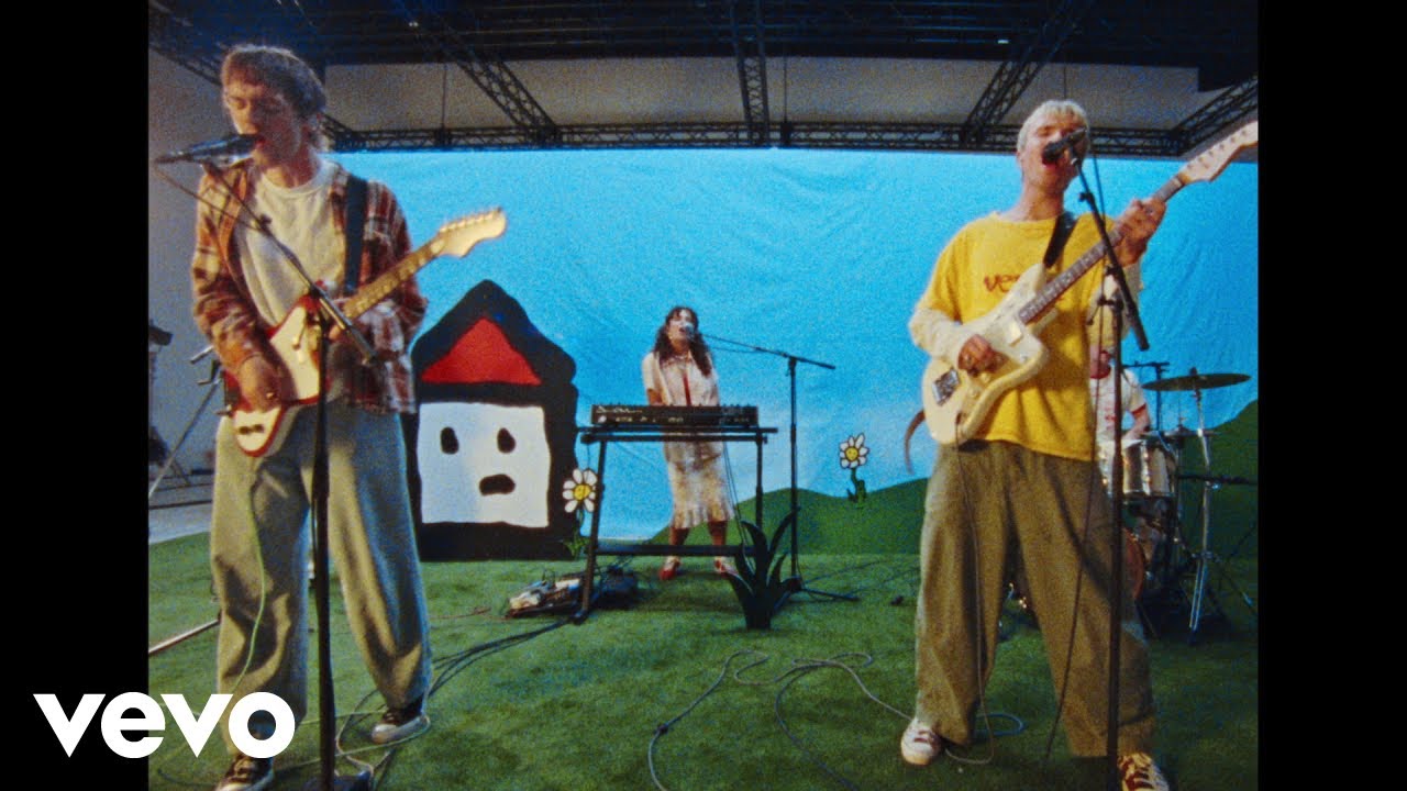 Good Neighbours - Bloom (Live From The Neighbourhood) - YouTube