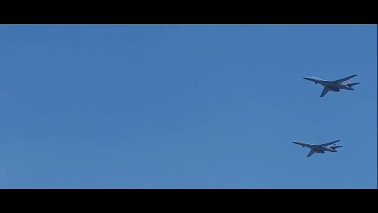 B-1 Lancer, Supersonic Variable Sweep wing, Heavy Bomber USAF in AERO ...