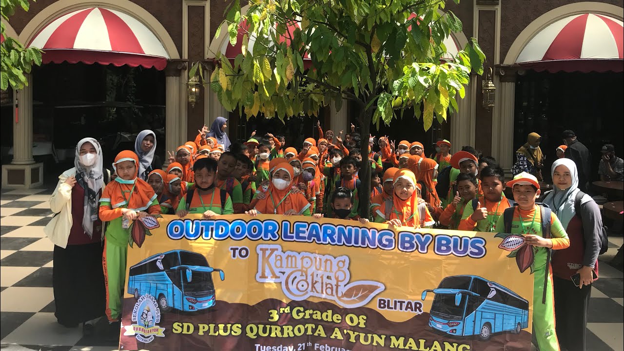 Outdoor Learning To Blitar By Bus Class 3 - YouTube