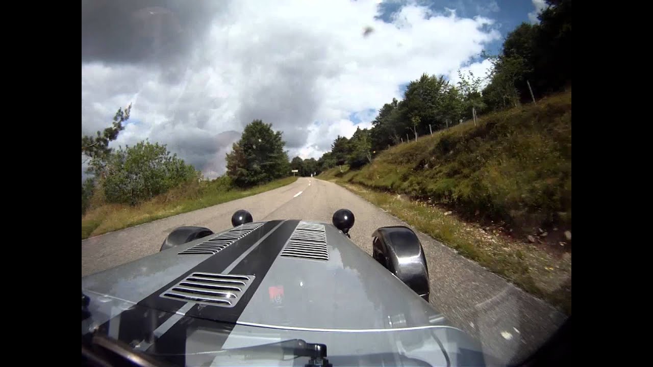 Caterham R300 beinahe crash - YouTube