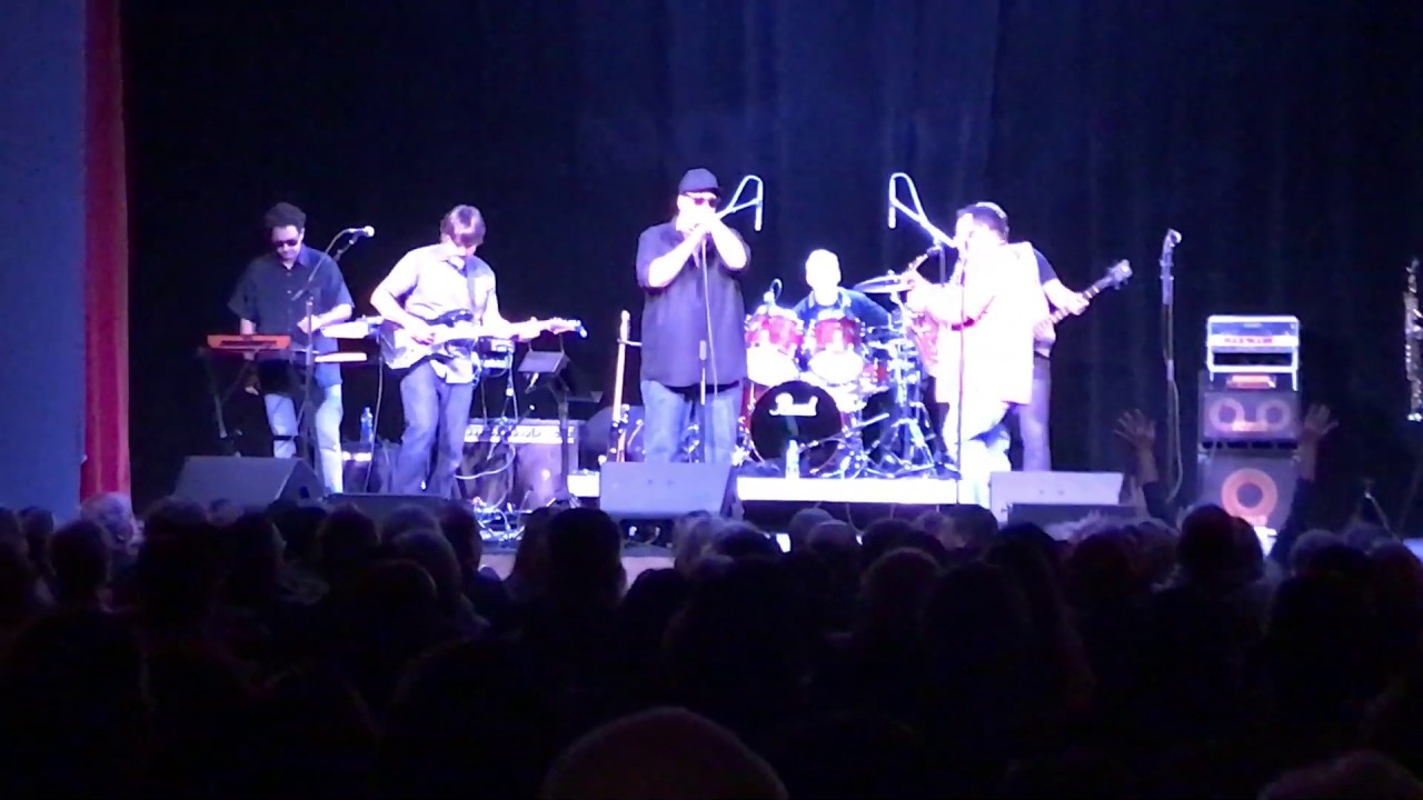 Live Bullet, Roll Me Away, Vinegar Hill 2019 - YouTube