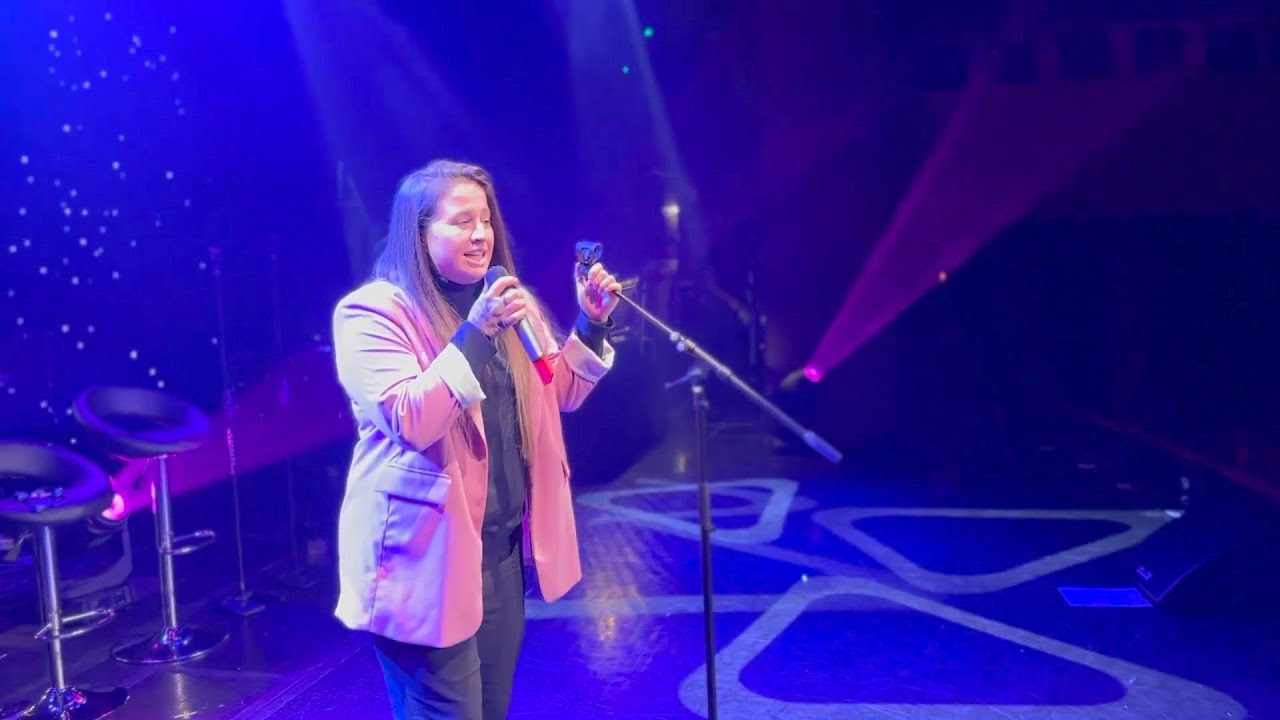 Ashleigh Mac | Vocalist & guitarist | West Yorkshire - YouTube