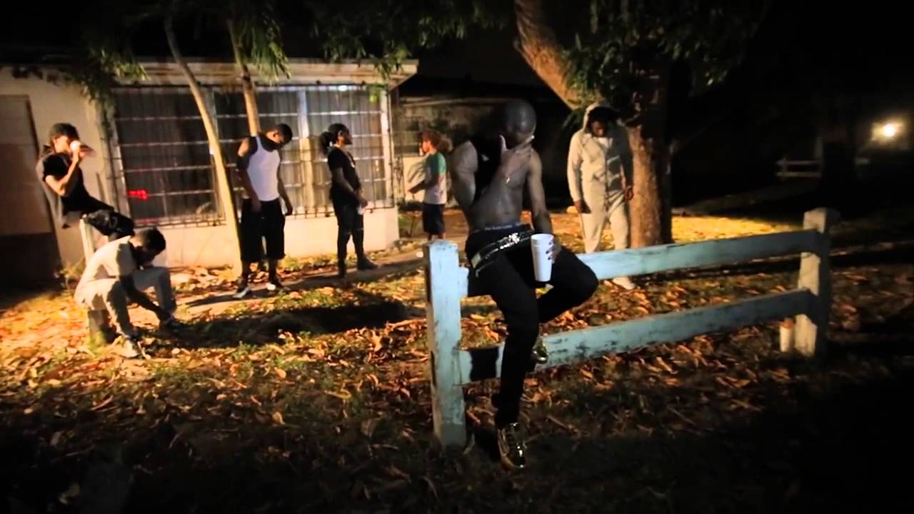 Money King - Stay With A Plug - YouTube